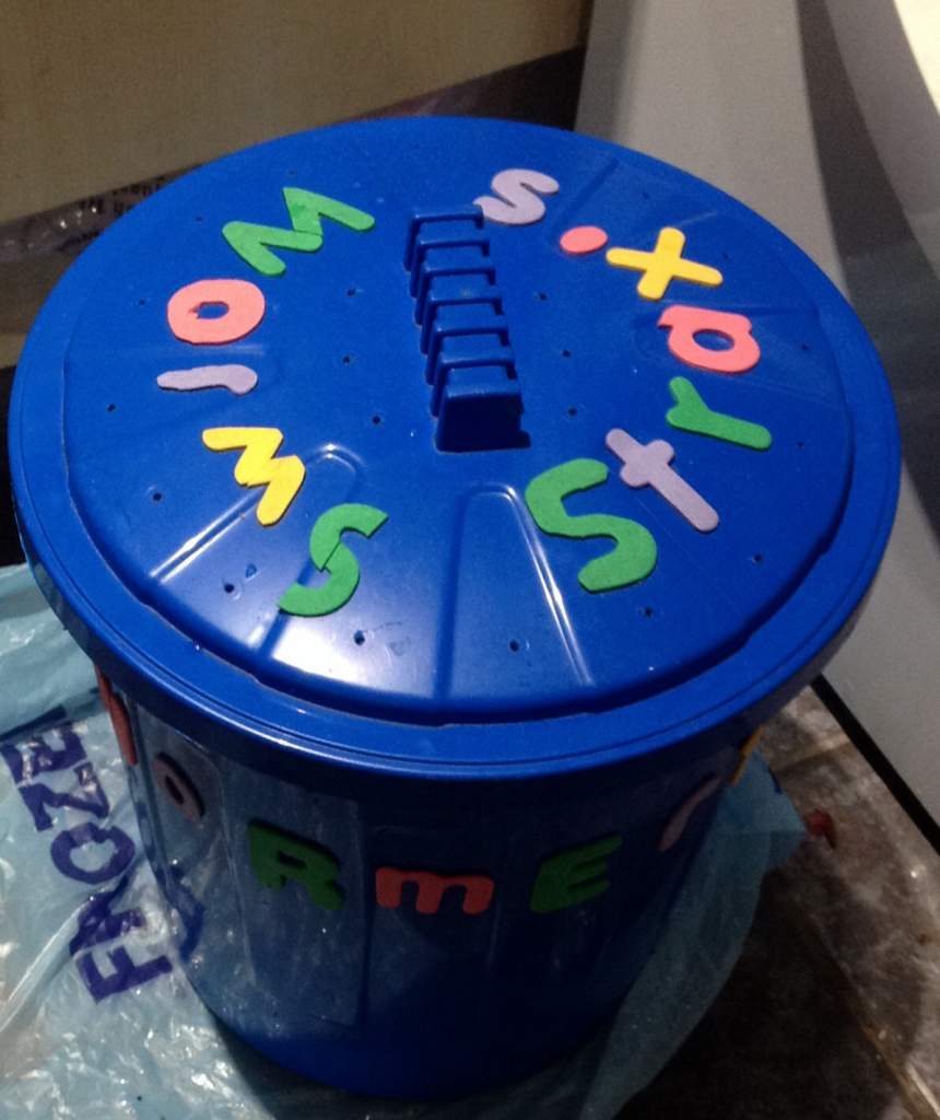 Worm bin with added decoration (kids foam letter stickers!) | Caudata ...